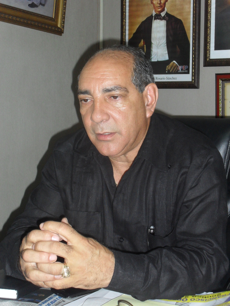 Barrios de Moca, tendrán desde este lunes luz las 24 horas, anunció el ...